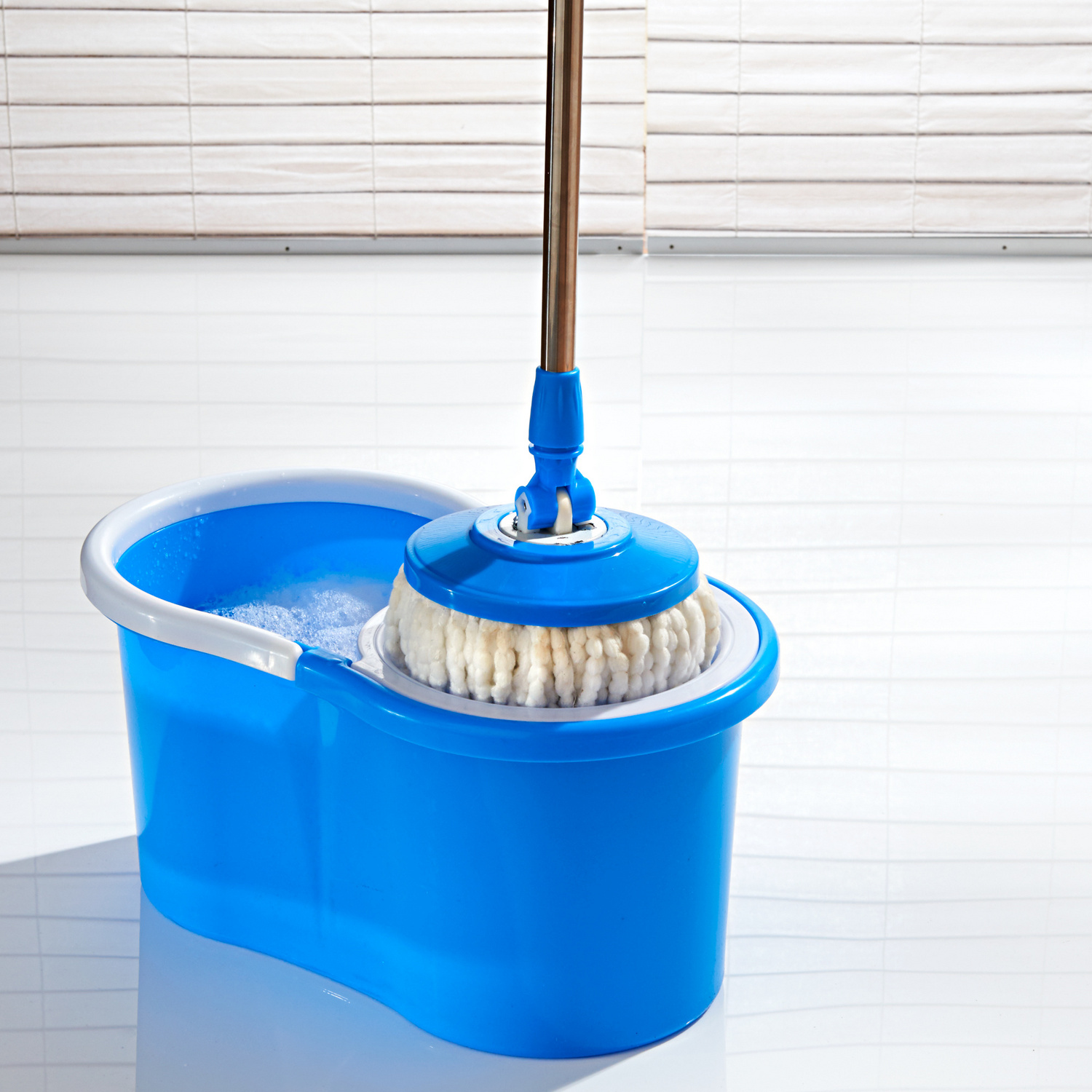 Balai à franges et seau, bleu | Vitrine Magique